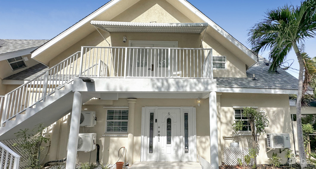 RALEIGH QUAY 1 BEDROOM CONDO by RE/MAX CAYMAN ISLANDS - CIREBA